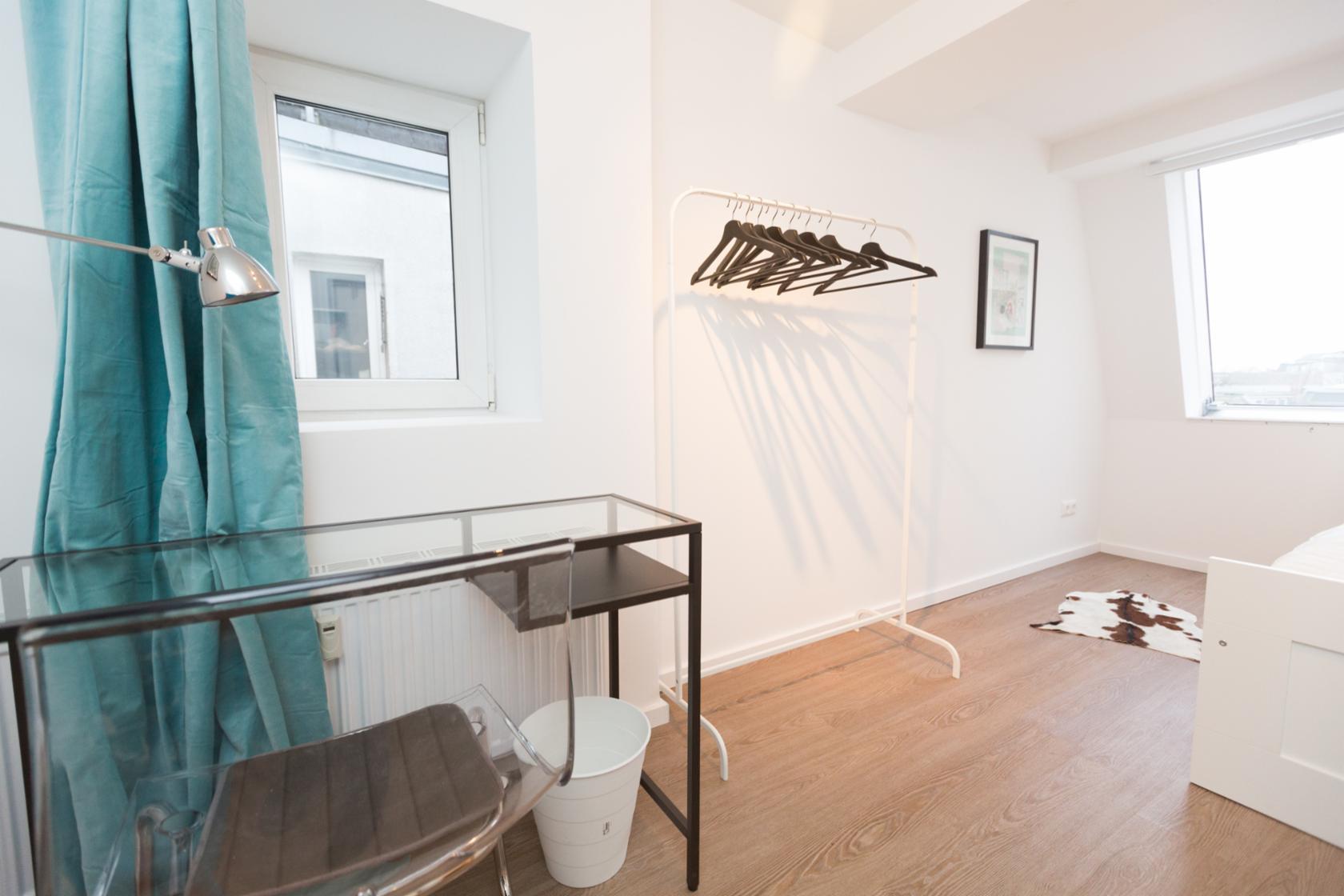 Furnished 9 sqm shared room for 01.12. with roof terrace and dream view ...